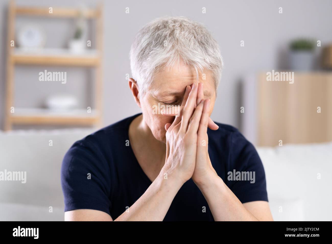 Faith prayer old woman hi-res stock photography and images - Alamy