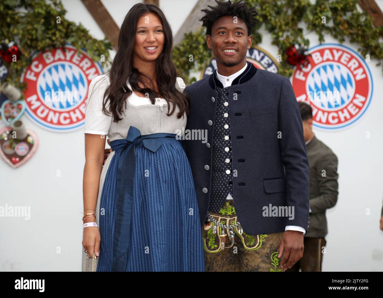 David Alaba mit Shalimar Heppner FC Bayern MŸnchen Oktoberfestbesuch ...