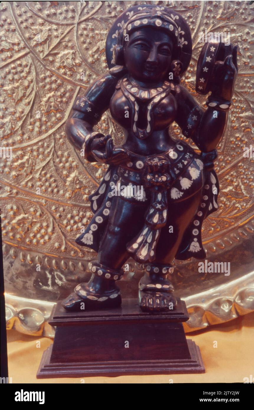 Ivory statue hi-res stock photography and images - Alamy