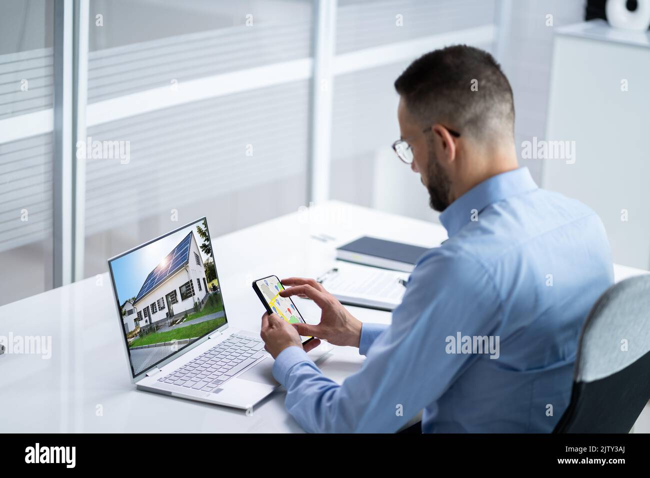 Mobile guide hi-res stock photography and images - Alamy