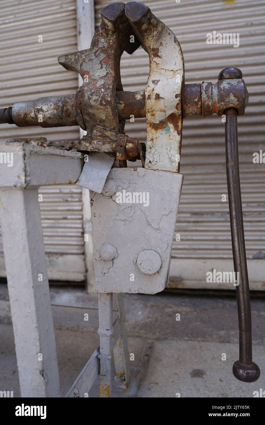 Pipe vice bench hi-res stock photography and images - Alamy