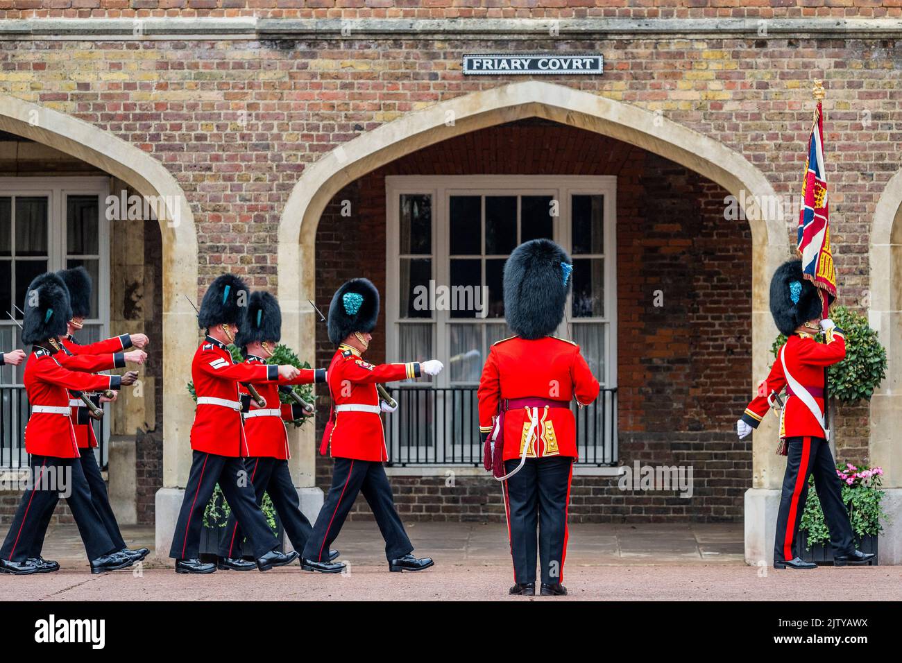 London, UK. 2nd Sep, 2022. Part of teh unit heads to its guard duties ...
