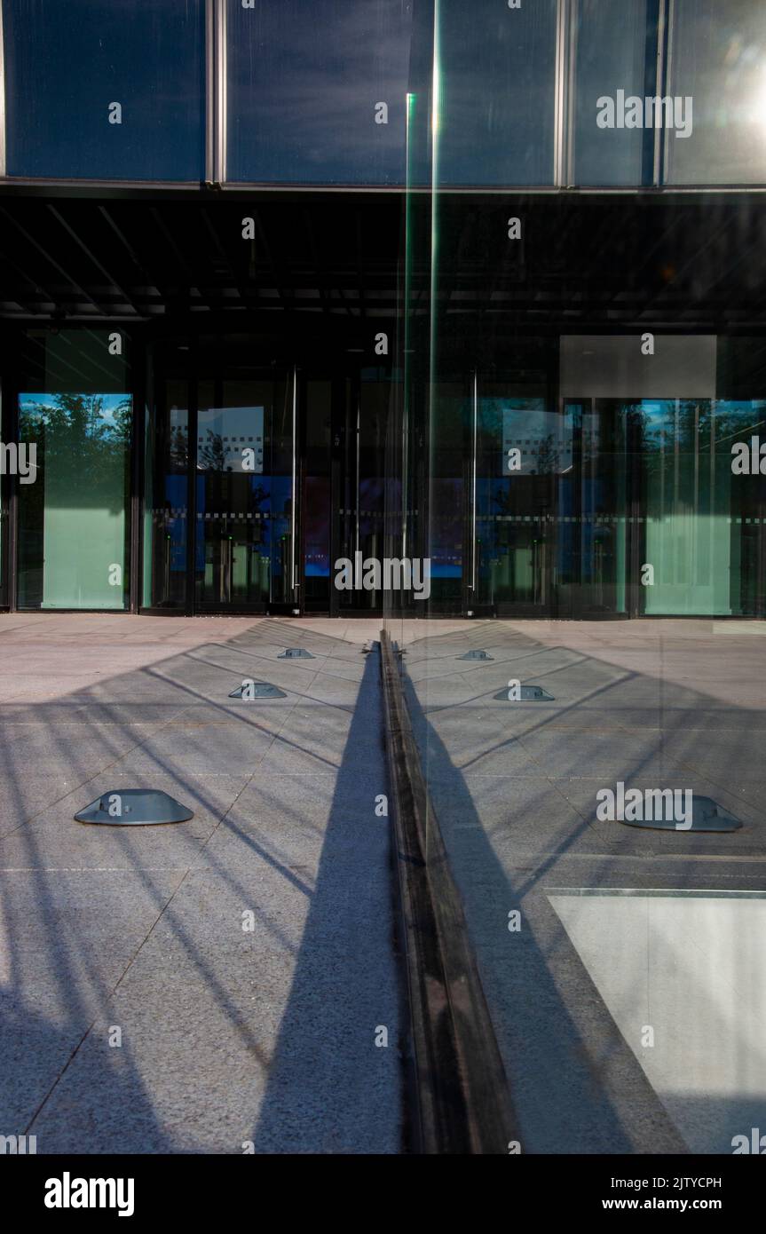 Reflective light and glass hi-res stock photography and images - Alamy