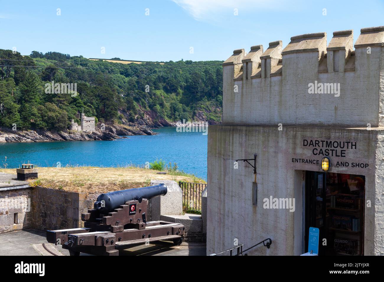 Cannons at the castle hi-res stock photography and images - Alamy