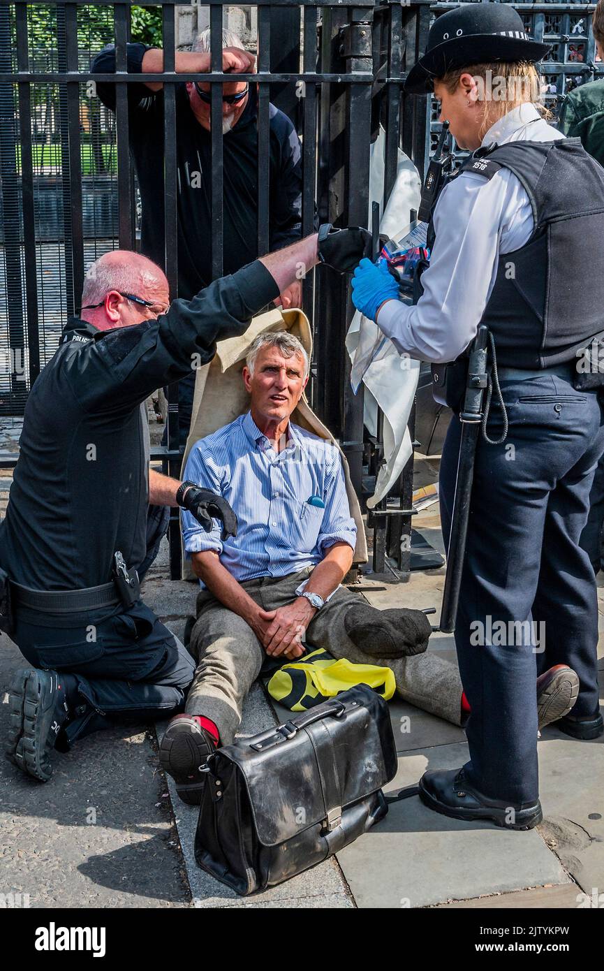 London, UK. 2nd Sep, 2022. A man used a bike lock to attach himself to ...