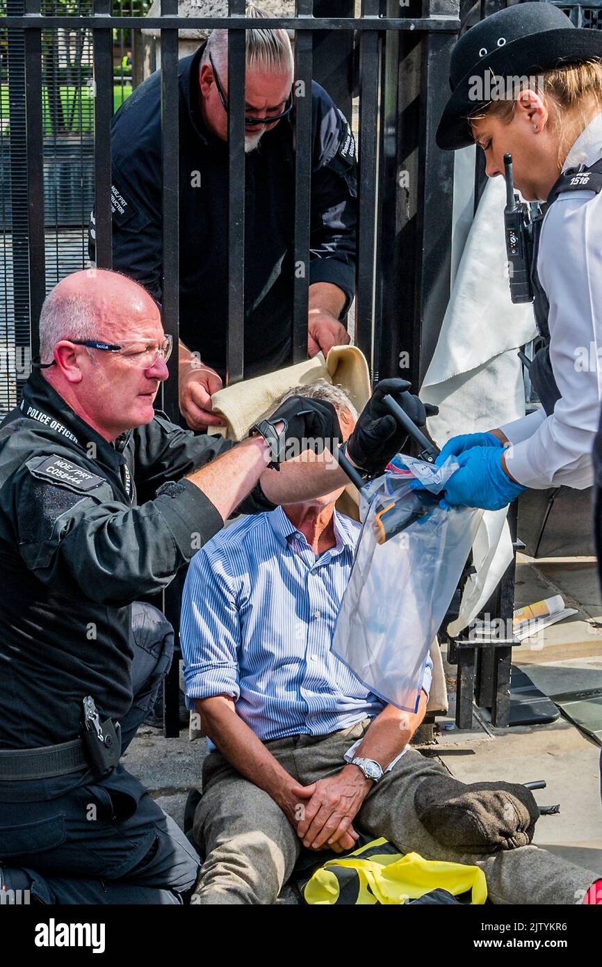 London, UK. 2nd Sep, 2022. A man used a bike lock to attach himself to ...