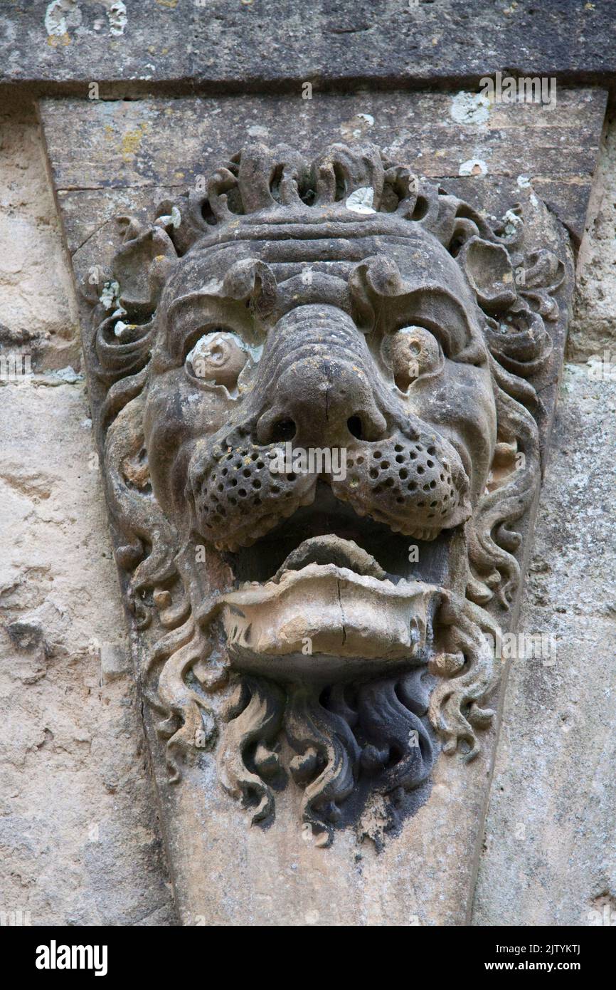 The Lions (Panthera leo) Head on the Keystone entrance Gate to Blenheim ...