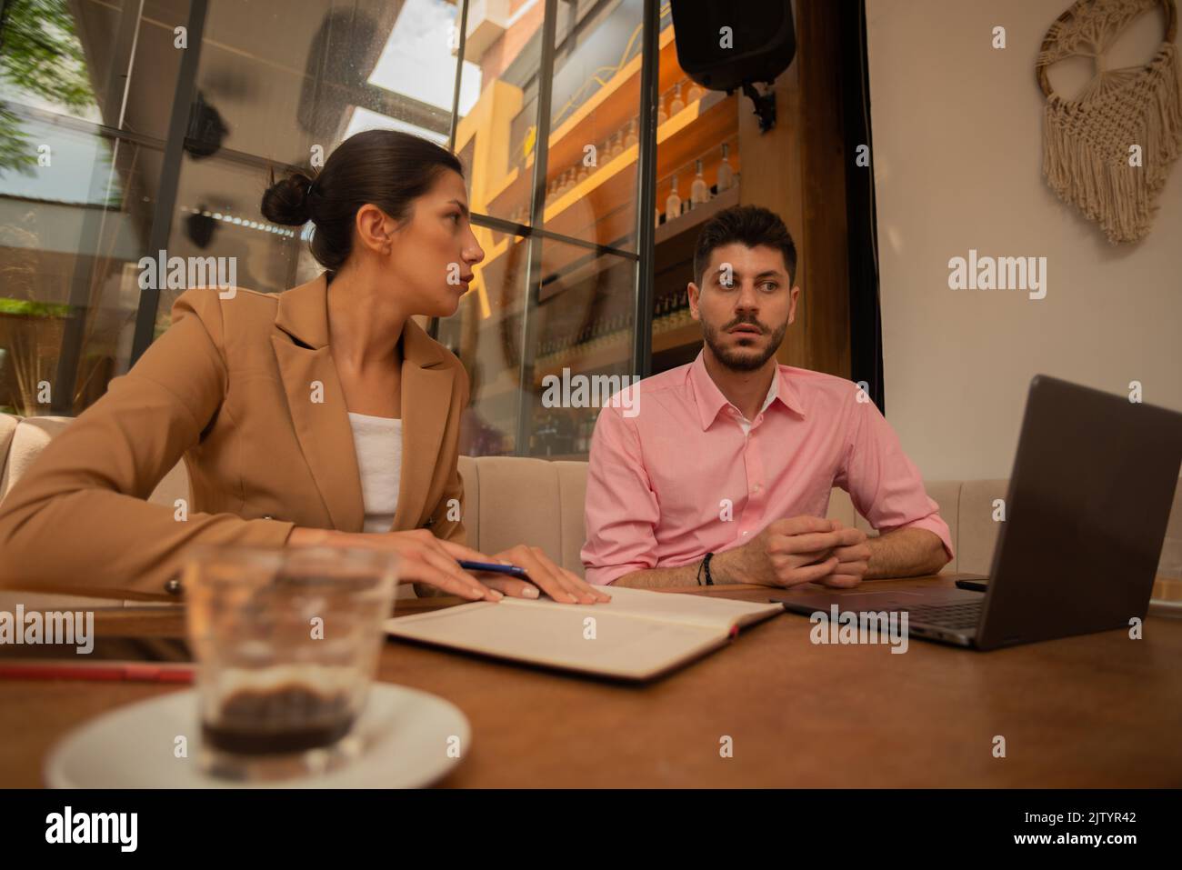 Young business people are confused and have no idea how to solve their ...