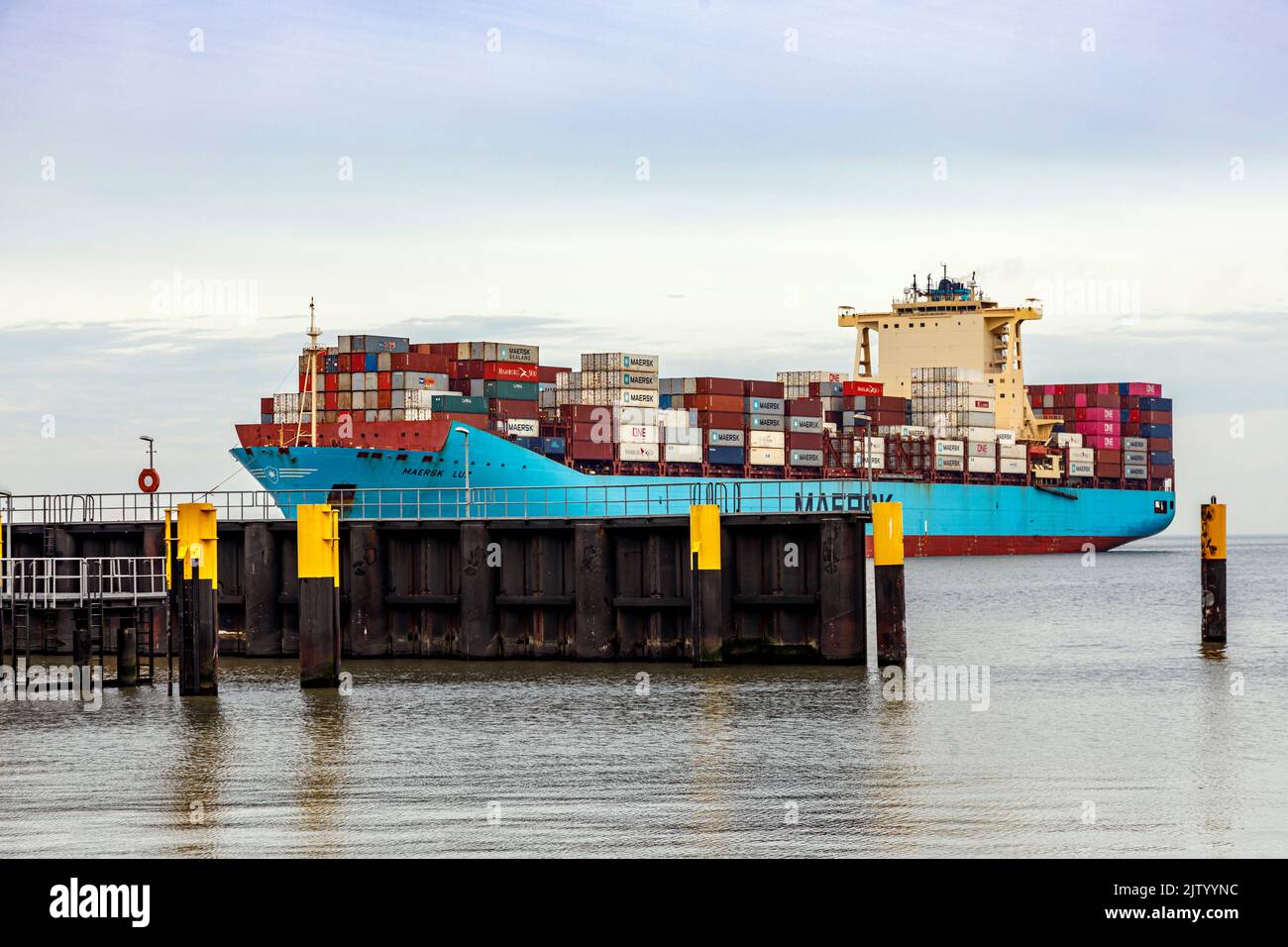 Container ship Maersk Luz in the overseas port of Bremerhaven Stock ...