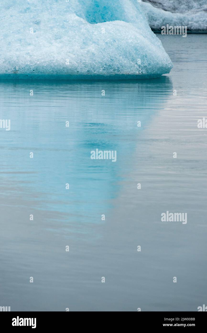 Icebergs floating in the glacial lagoon at Jökulsárlón in the ...
