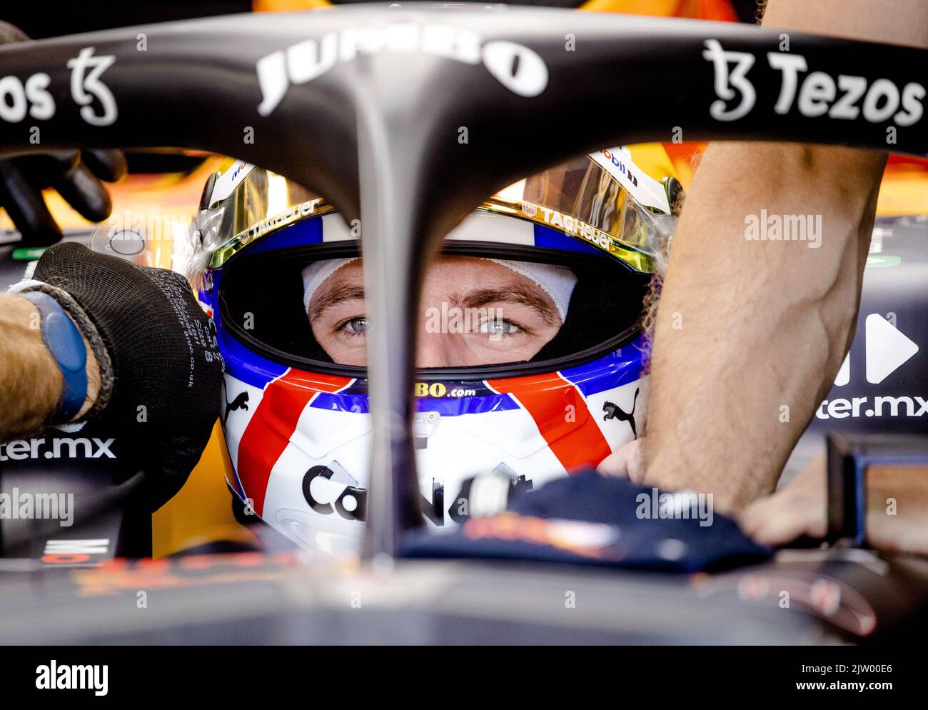 Zandvoort, Netherlands. 02nd Sep, 2022. ZANDVOORT - Max Verstappen (Red Bull Racing) in the pit ...