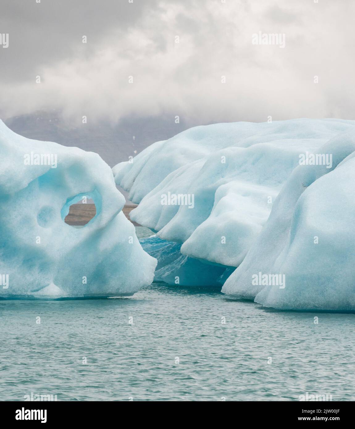 Icebergs floating in the glacial lagoon at Jökulsárlón in the ...