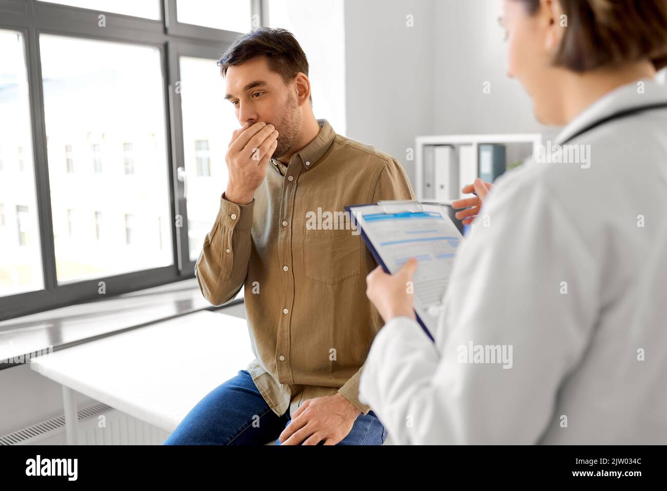 Scared doctor man hi-res stock photography and images - Alamy