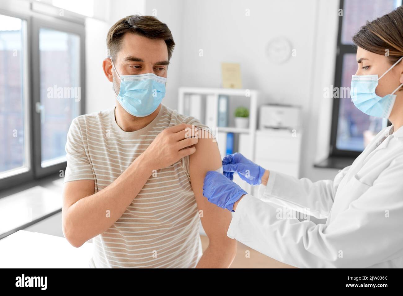 doctor applies patch to patient's hand at hospital Stock Photo - Alamy