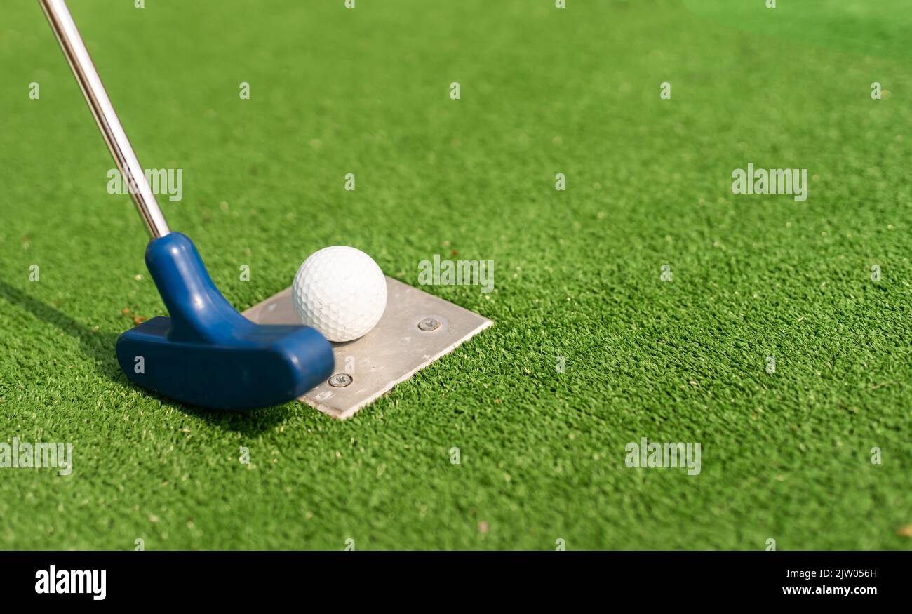 Grass lawn mini golf hi-res stock photography and images - Alamy