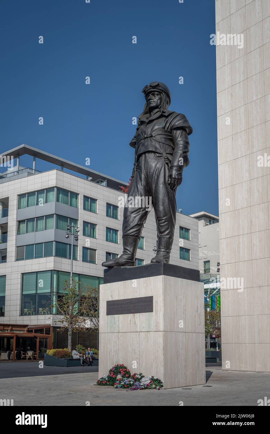 Statue of General Milan Rastislav Stefanik by Bohumil Kafka , 1938 ...