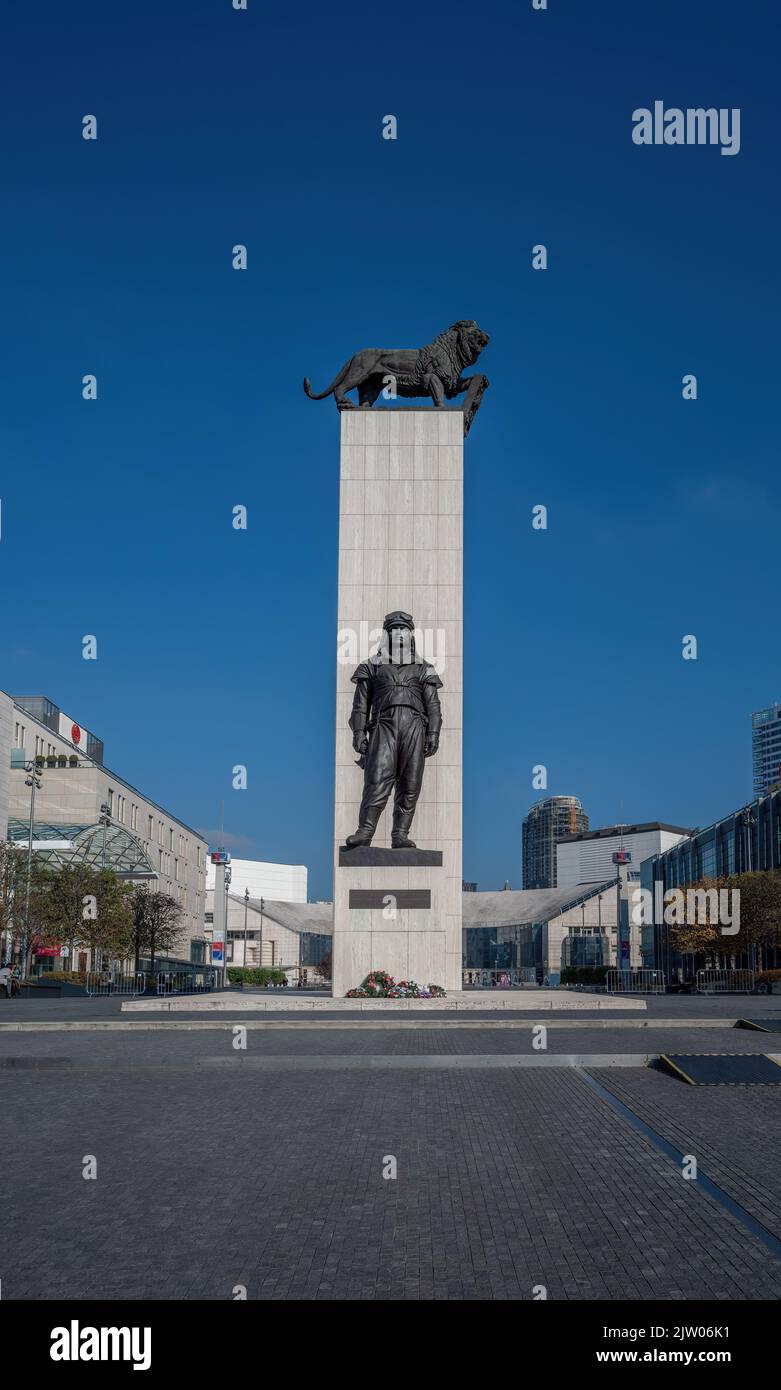 Statue of General Milan Rastislav Stefanik by Bohumil Kafka , 1938 ...