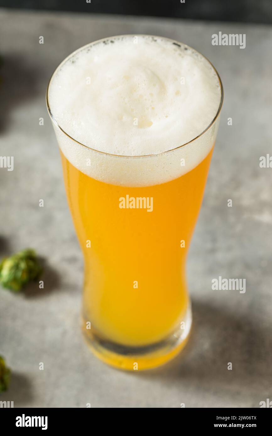 American pale ale hi-res stock photography and images - Alamy