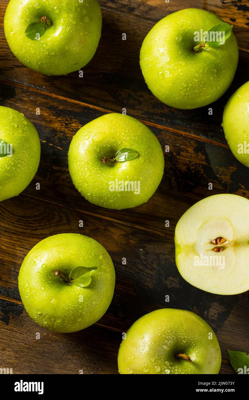 Raw Organic Green Granny Smith Apples Ready to Eat Stock Photo - Alamy