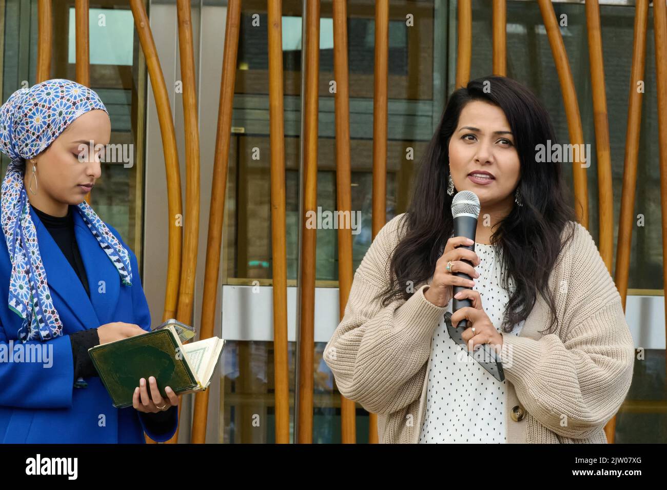 Edinburgh Scotland, UK 02 September 2022. People participate in a vigil ...