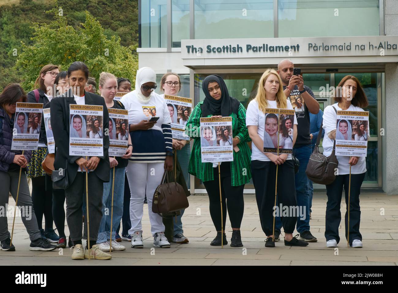 Edinburgh Scotland, UK 02 September 2022. People participate in a vigil ...
