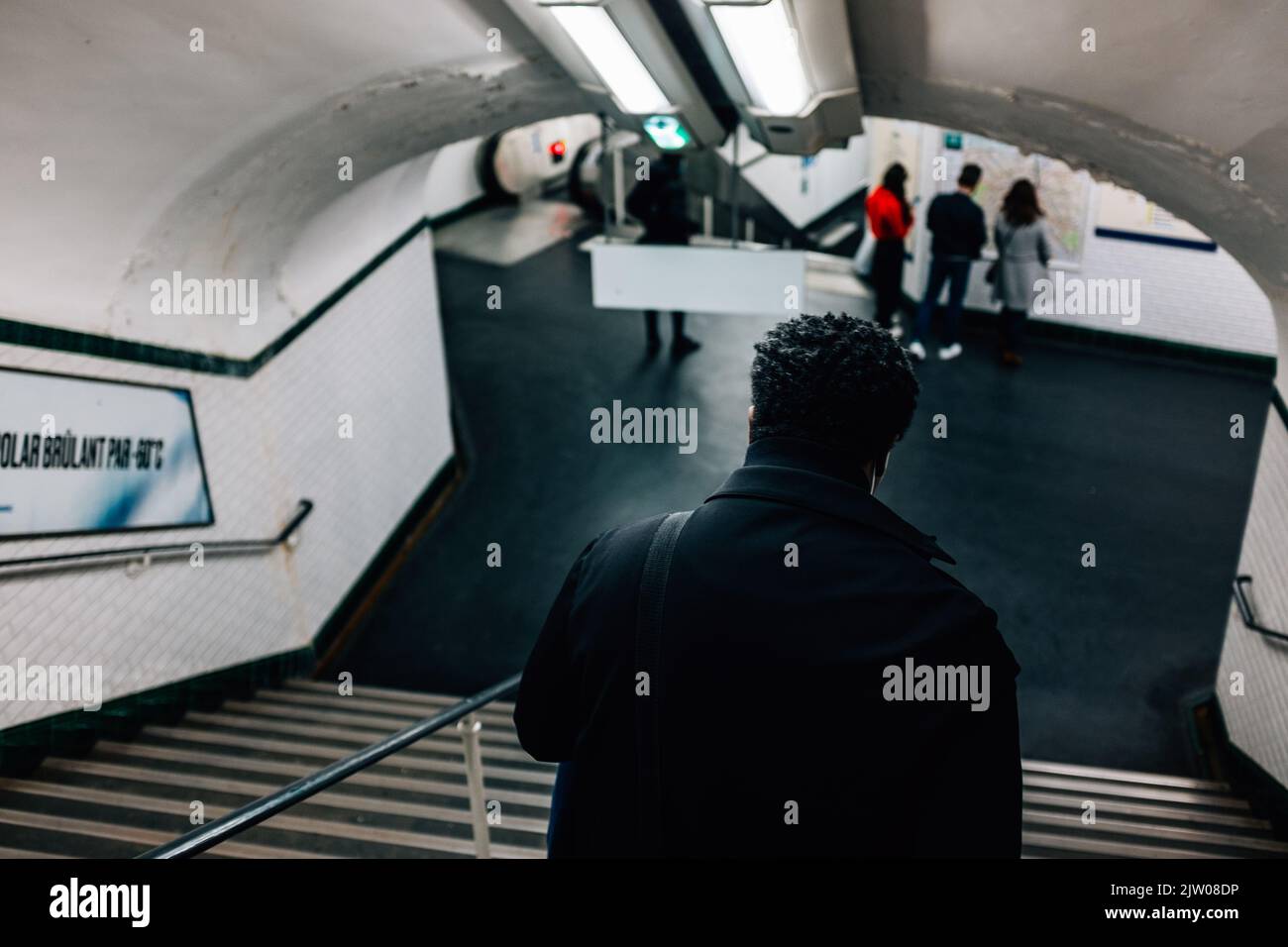 People going down stairs metro hi-res stock photography and images - Alamy