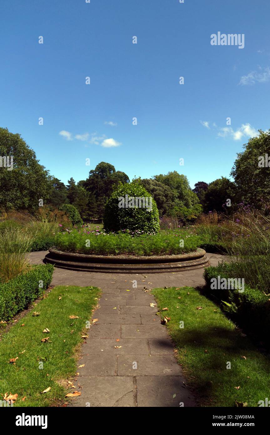 Topiary and raised flower beds. Castle Grounds / Bute Park / Cooper's ...