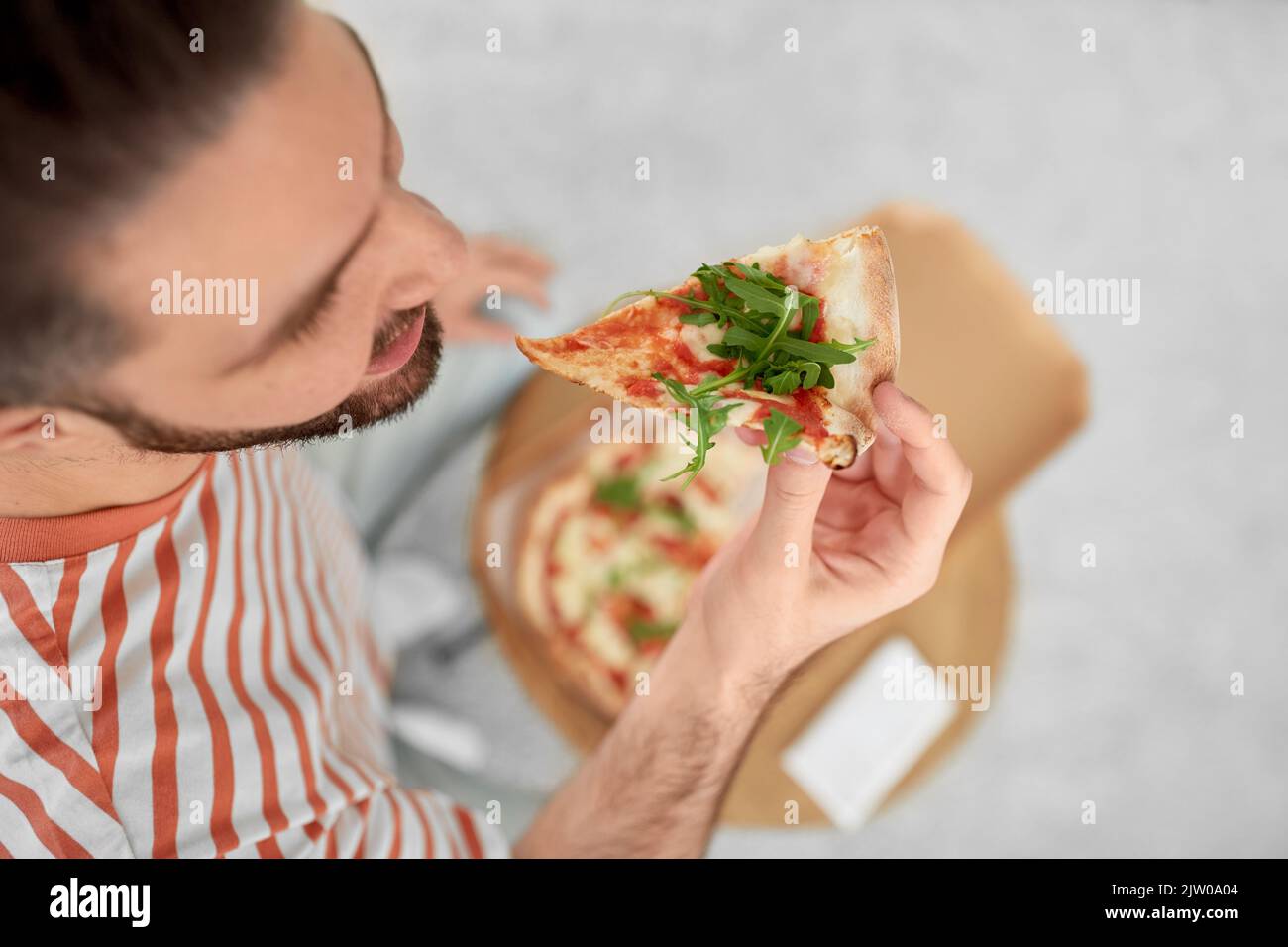 Man eating slice pizza hi-res stock photography and images - Alamy