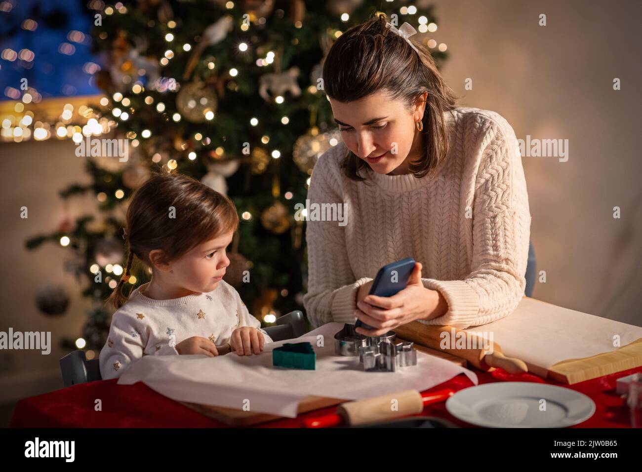 mother and daughter making gingerbread at home Stock Photo - Alamy