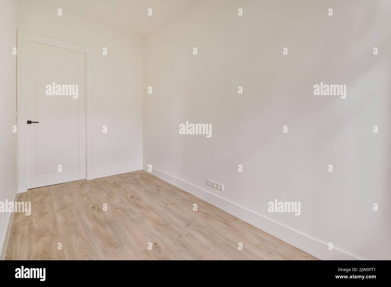A cozy and spacious empty room in a luxury house Stock Photo - Alamy