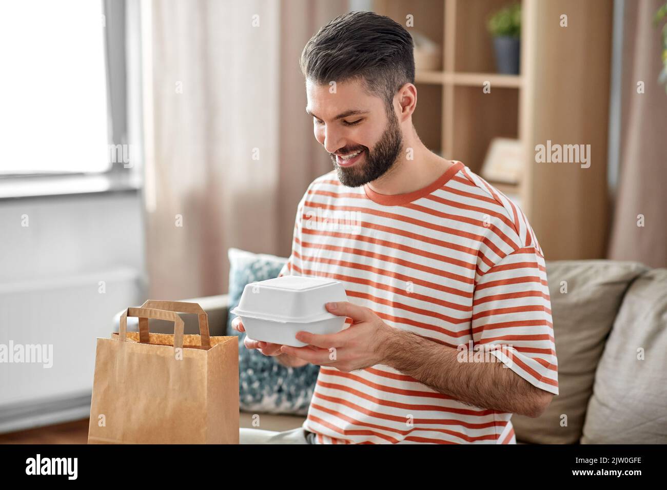 Man takeaway home hi-res stock photography and images - Alamy