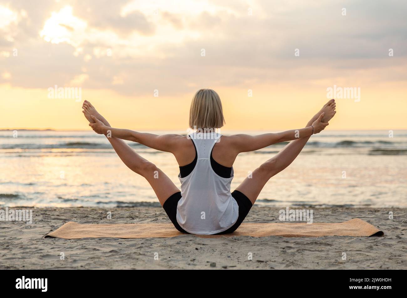 Female yogi balancing beach hi-res stock photography and images - Alamy