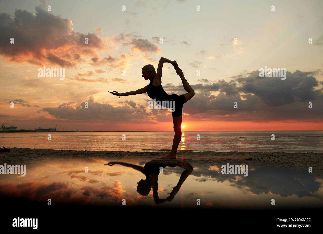 Yoga dancer pose hi-res stock photography and images - Alamy