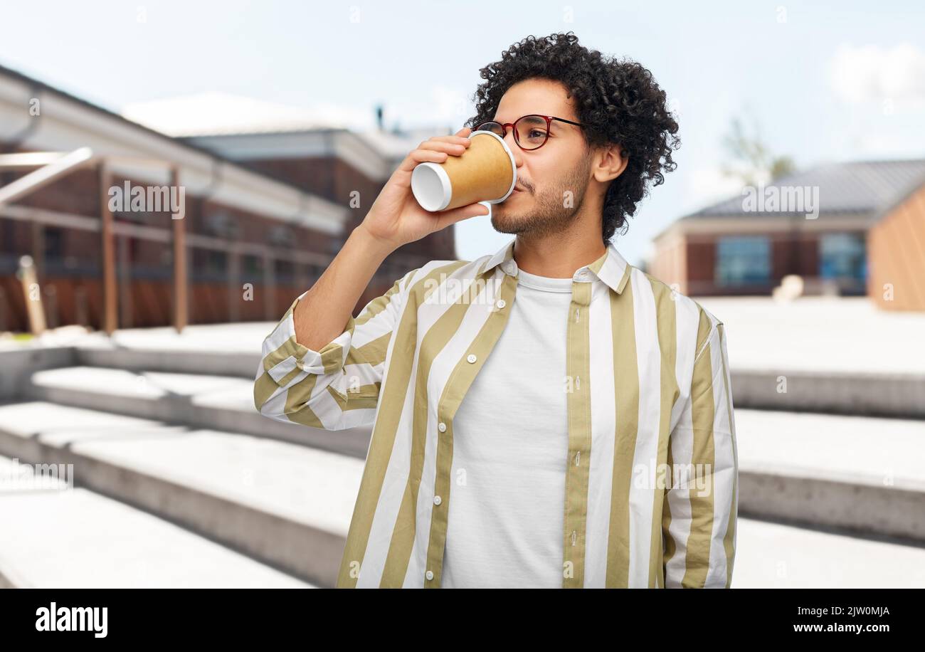 man drinking coffee from paper cup in city Stock Photo - Alamy