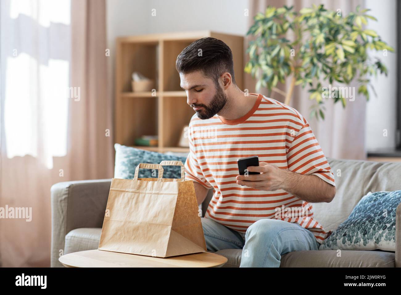 Order takeaway phone hi-res stock photography and images - Alamy