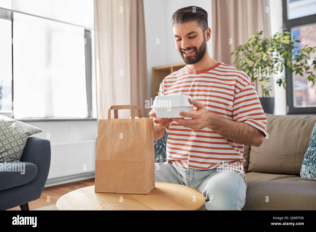 Man takeaway home hi-res stock photography and images - Alamy