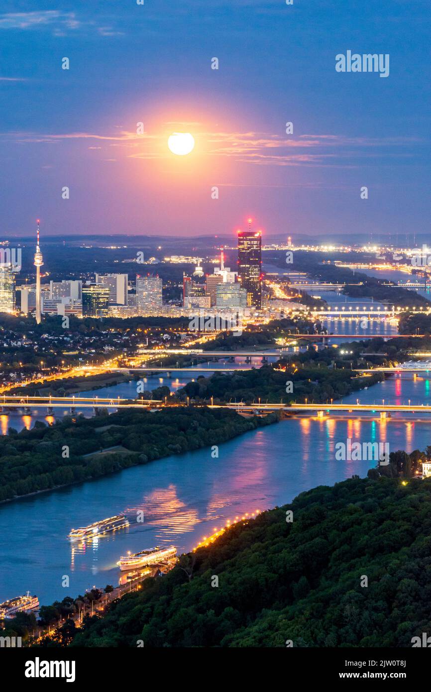 Wien, Vienna: full moon rise, super moon, view from mountain ...