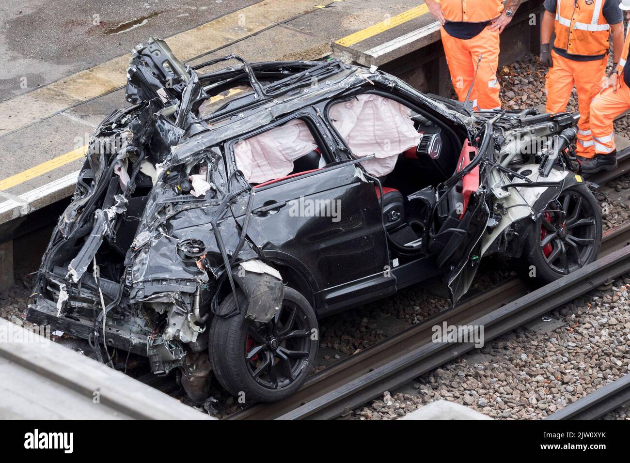 A range rover crashed into a tesla in a tesla test centre near Park ...