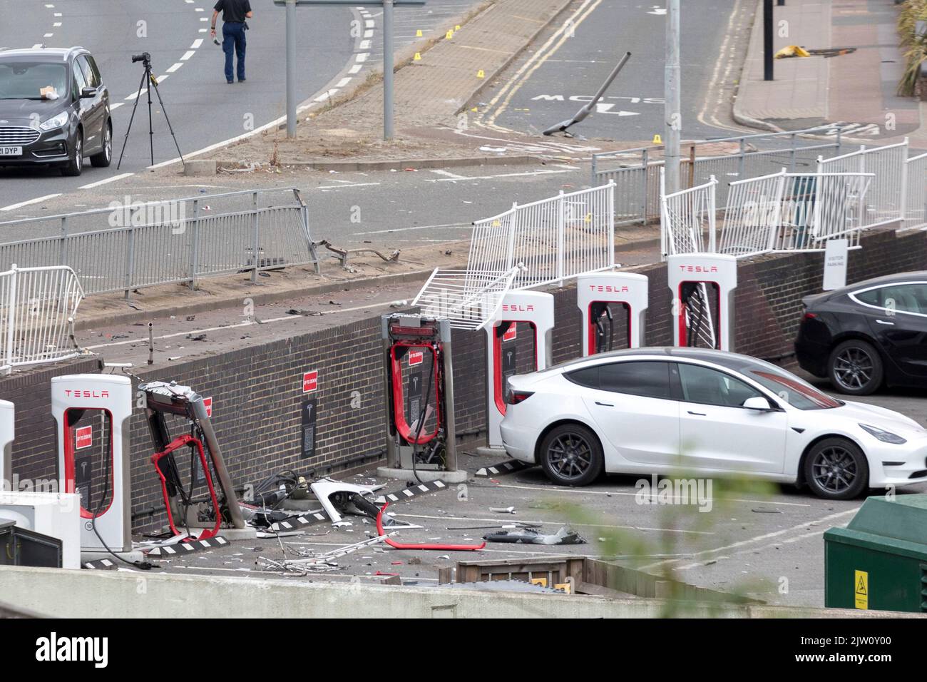 A range rover crashed into a tesla in a tesla test centre near Park ...