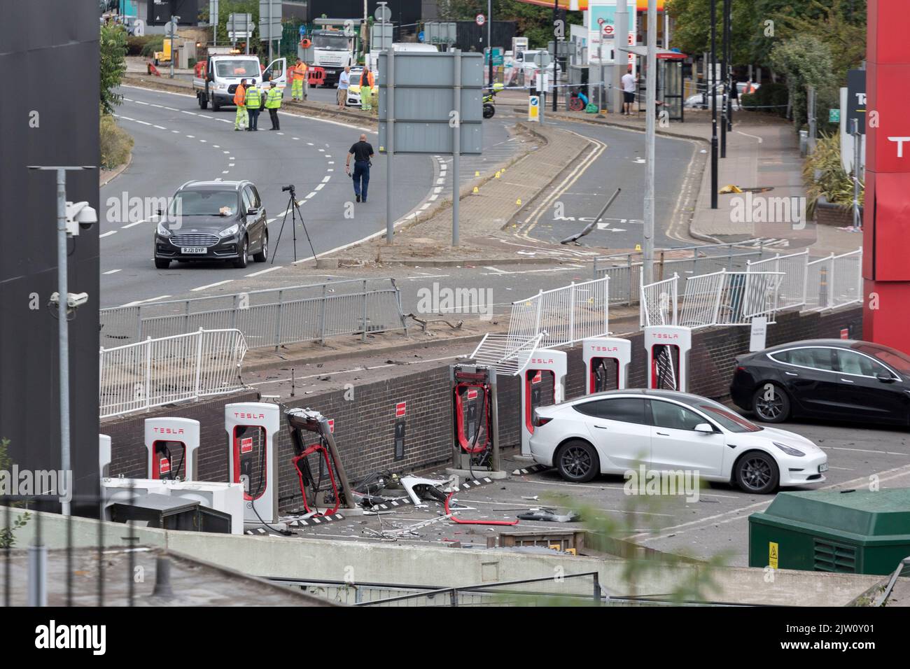 A range rover crashed into a tesla in a tesla test centre near Park ...