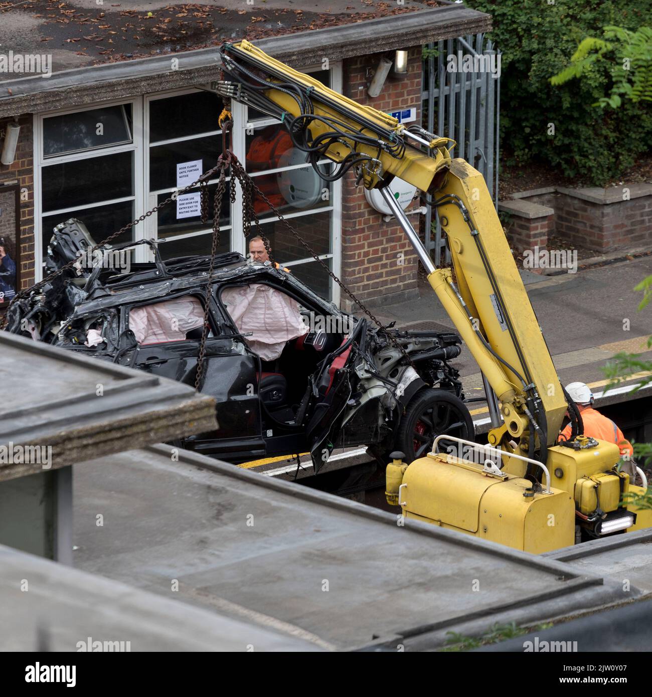 A range rover crashed into a tesla in a tesla test centre near Park ...