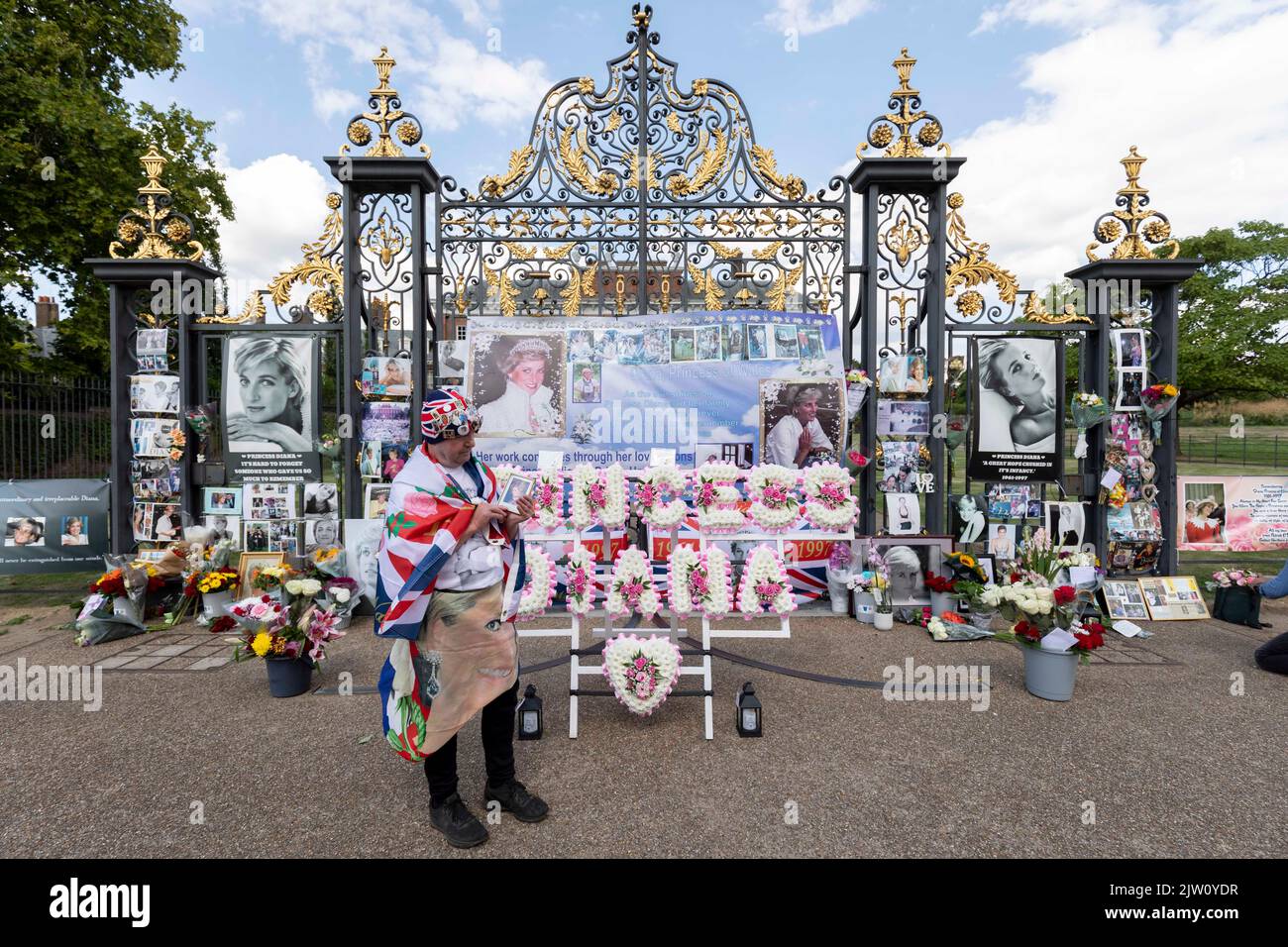Banners and flowers have been placed outside Kensington Palace to ...