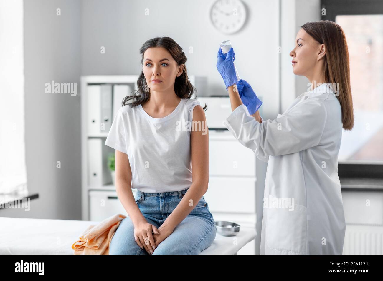female doctor with syringe vaccinating patient Stock Photo - Alamy