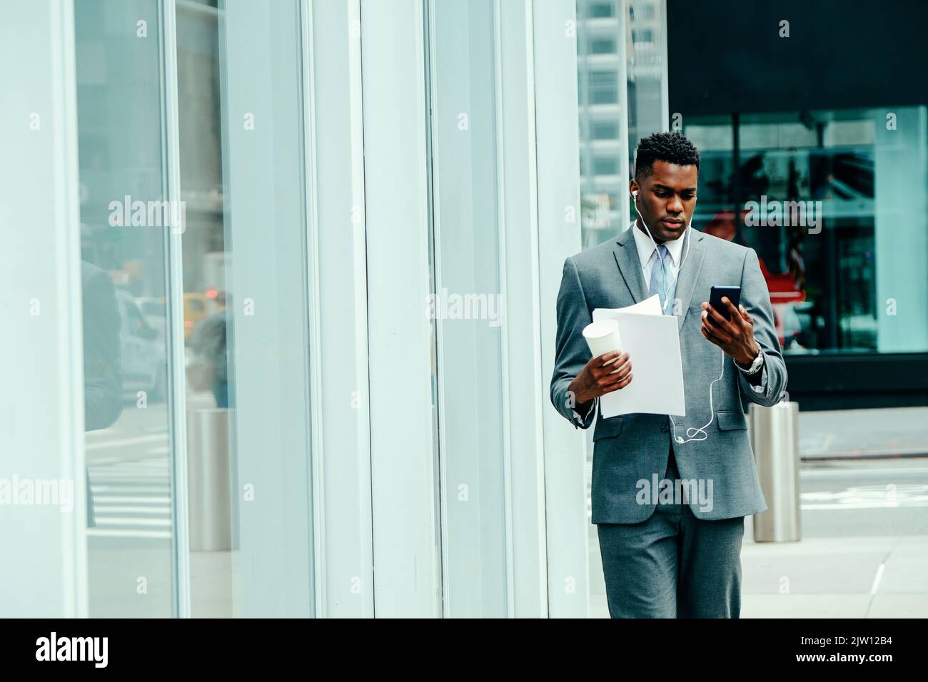 Using telephone outside hi-res stock photography and images - Alamy