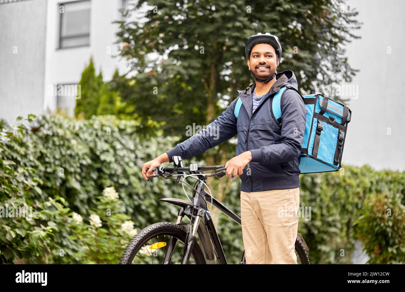 Bicycle delivery man hi-res stock photography and images - Alamy