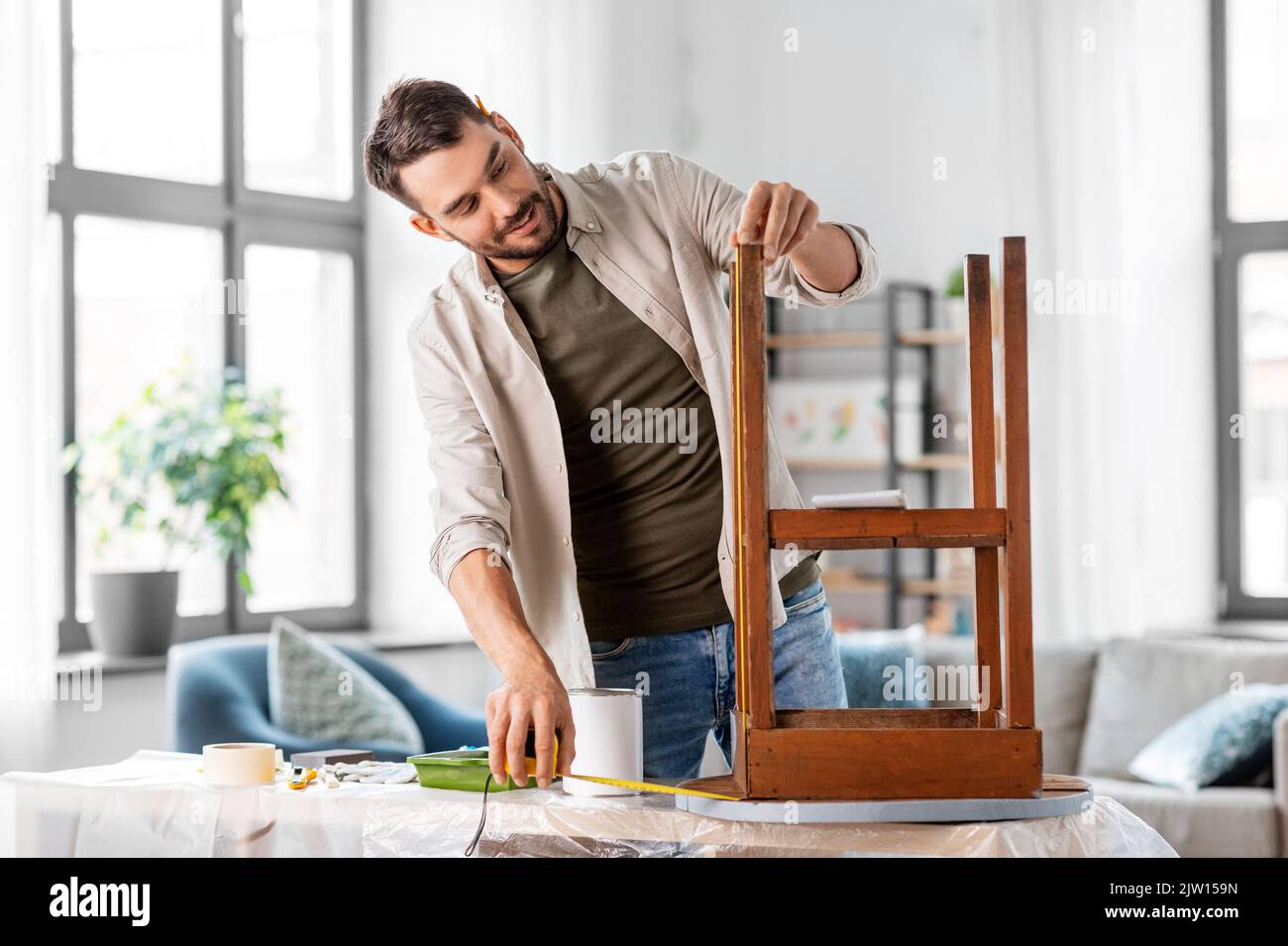 man with ruler measuring table for renovation Stock Photo - Alamy
