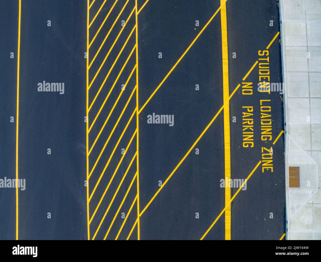 Bus loading zone hi-res stock photography and images - Alamy