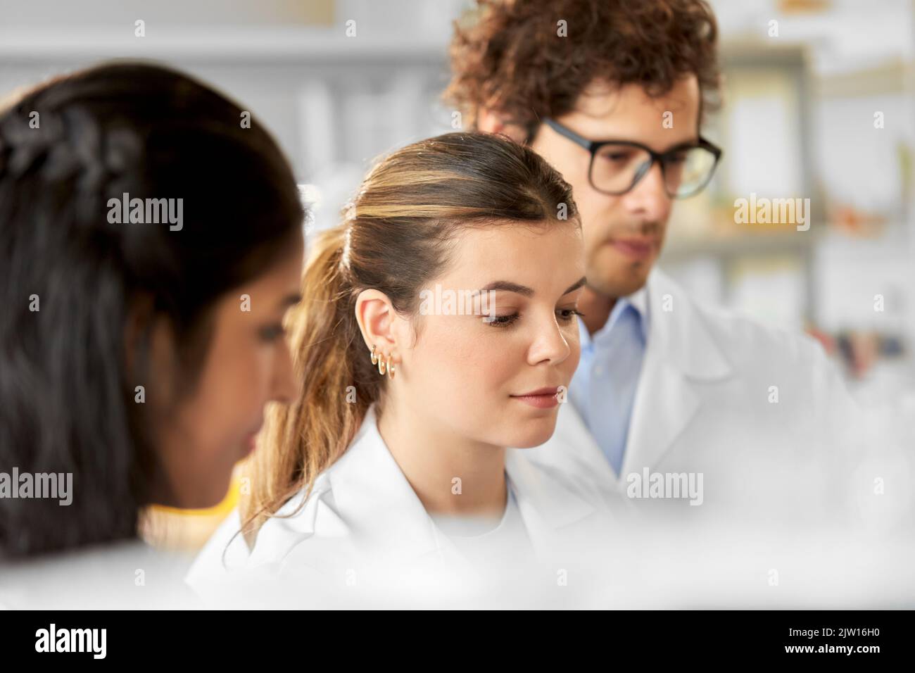 Science laboratory group university hi-res stock photography and images ...