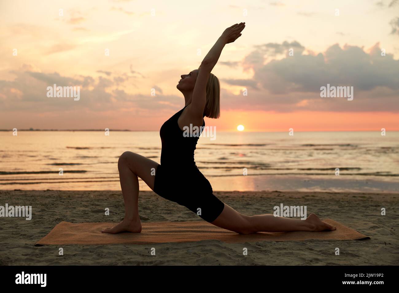 Low lunge hi-res stock photography and images - Alamy