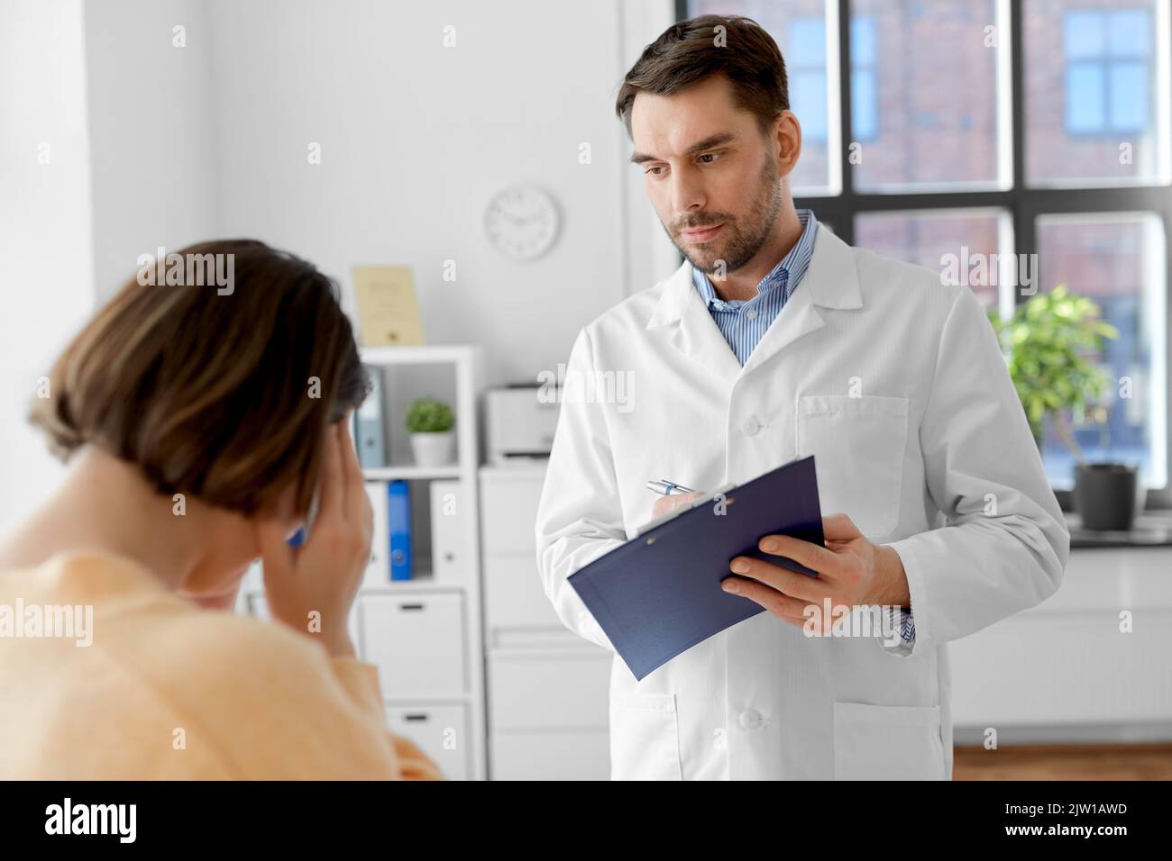 Pain healthcare man woman hi-res stock photography and images - Alamy